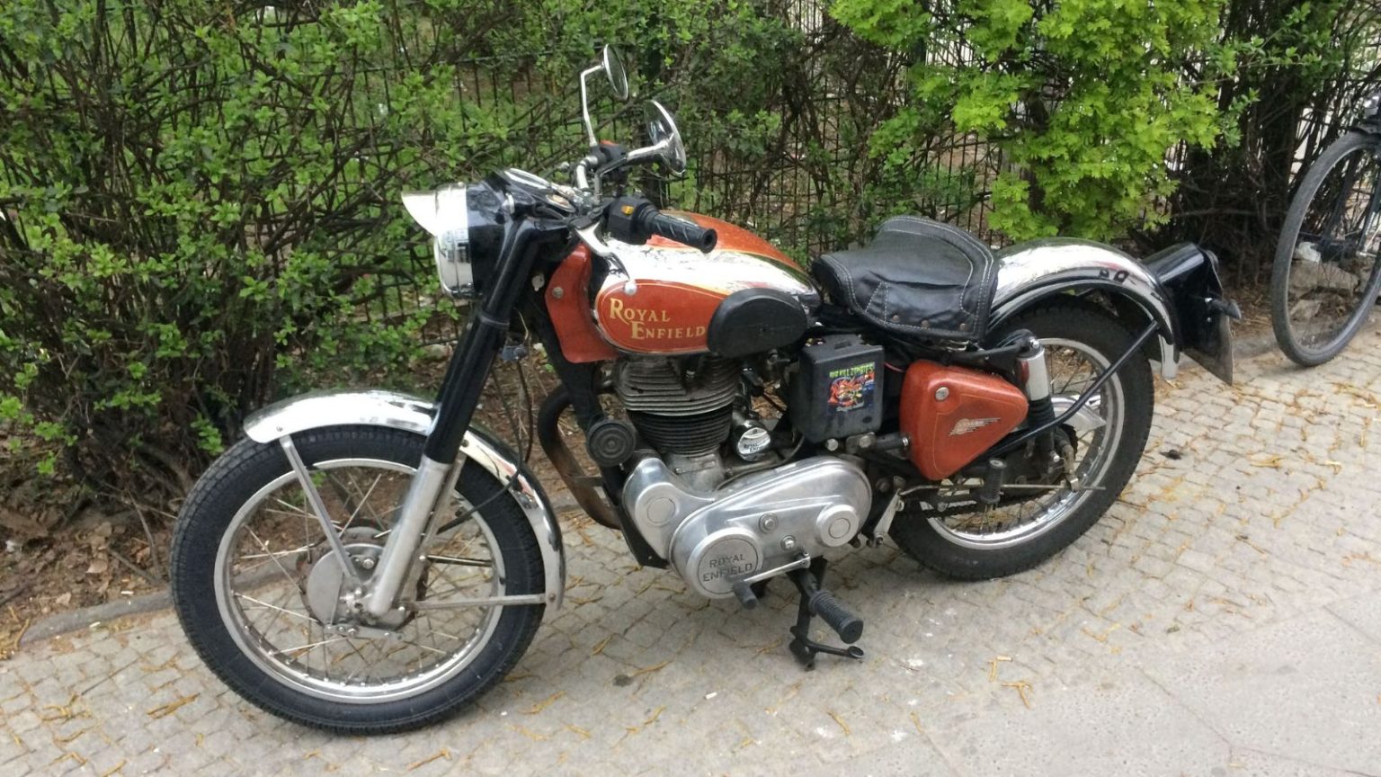 Royal Enfield 350 Review. Rider Take Down: Classic vs Bullet - Really ...
